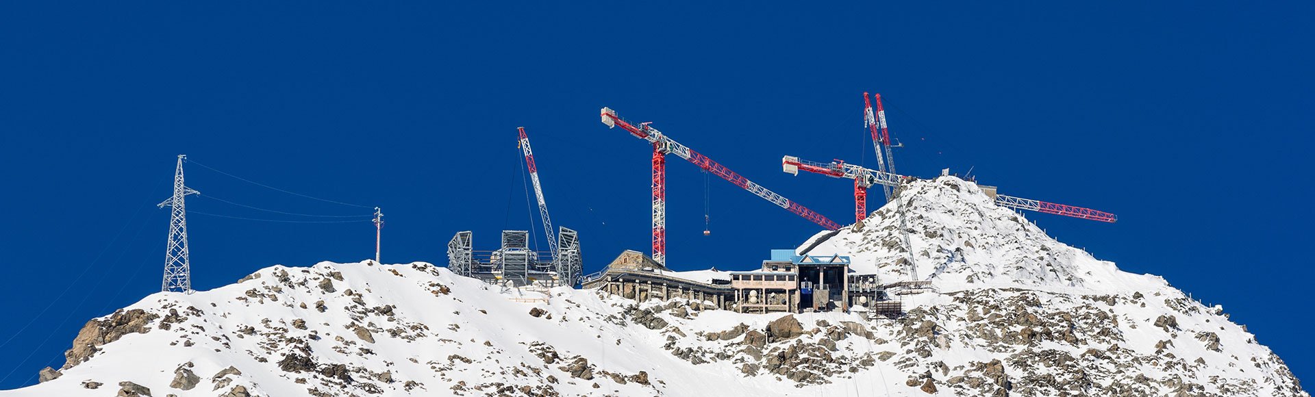 Why does my air compressor perform differently at higher altitudes?